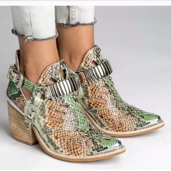 Jeffrey Campbell | Shoes | Nib Jeffrey Campbell Calhoun Snakeskin ...
